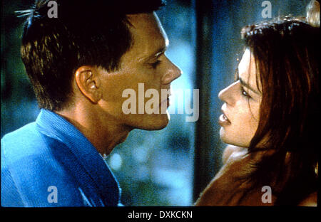 WILD THINGS, Neve Campbell, Kevin Bacon, 1998 Stock Photo - Alamy