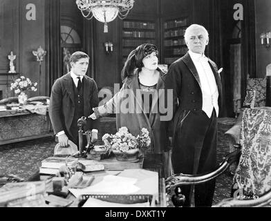 JUST OUTSIDE THE DOOR EDDIE SUTHERLAND, EDITH HALLOR, Date: 1921 Stock ...