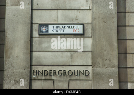 threadneedle street road sign Stock Photo - Alamy