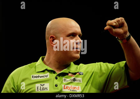 Dublin, Ireland. 27th Mar, 2014. Peter Wright action Michael Van Gerwen ...