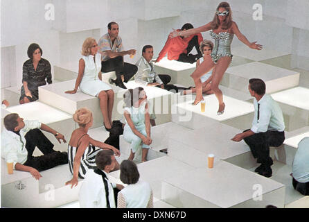 LA DECIMA VITTIMA Stock Photo - Alamy