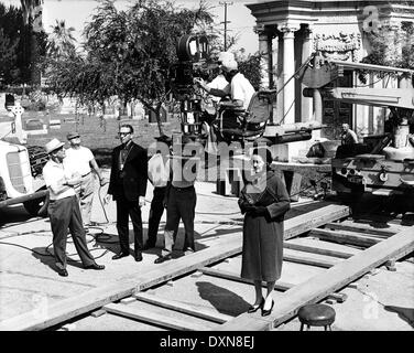 Bette Davis Film: Dead Ringer; Dead Image (1964) Characters: Margaret ...