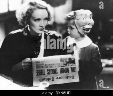 Marlene Dietrich, Dickie Moore Film: Blonde Venus (USA 1932) Characters ...