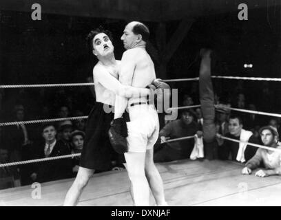 CITY LIGHTS, Charlie Chaplin, Hank Mann, 1931, boxing match Stock Photo ...