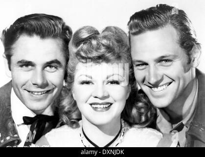 TEXAS (1941) WILLIAM HOLDEN (C), GLENN FORD (R) TEAS 003P Stock Photo ...