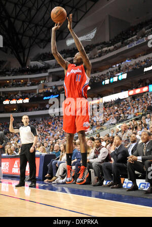 Los Angeles Clippers guard Jamal Crawford (11) shoots during Game 1 of ...