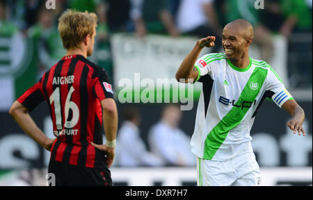 Wolfsburg, Germany. 29th Mar, 2014. Wolfsburg's Ivica Olic (L ...
