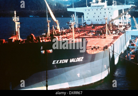 Aerial view of the Exxon Valdez oil tanker after running aground on ...