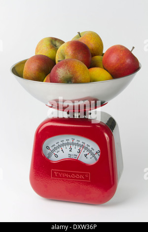 Apples on scale Stock Photo - Alamy