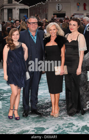 Ellie Winstone, Ray Winstone, Elaine Winstone and Lois Winstone arrive ...