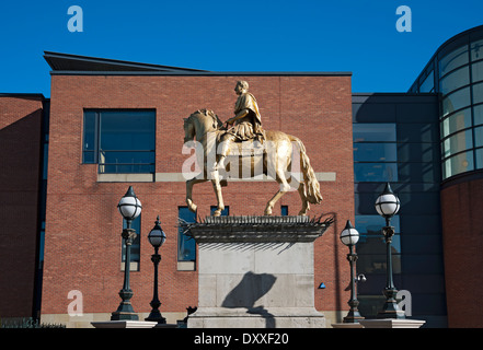 The outside of Hull Magistrates' Court Stock Photo - Alamy