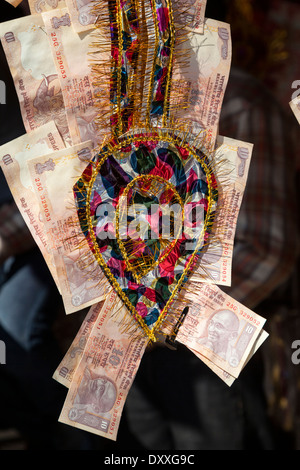 India, Dehradun. Wedding Garlands made from Indian Rupee Notes, Gifts ...
