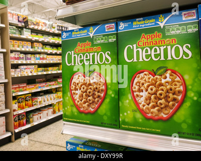 Cheerios In Cereal Section, Publix Super Market in Tampa, Florida Stock ...