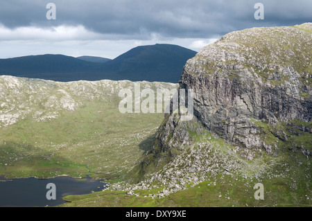 The cliff of Sron Ulladale (Sròn Uladail) from Màs a' Chnoic Chuairtich ...