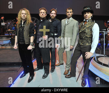 JASON DONOVAN & MARTI PELLOW THE WAR OF THE WORLDS - THE NEW GENERATION ...