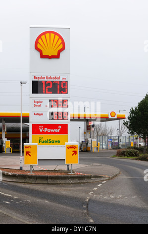 Shell petrol station. Glasgow. Scotland. UK Stock Photo - Alamy