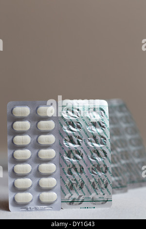 Naproxen 500mg enteric coated tablets a non-steroidal anti-inflammatory ...