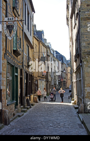 Le mans, Cite Plantaganet, Medieval street Stock Photo - Alamy
