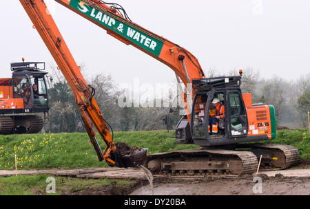 Burrowbridge, Somerset, UK. 3rd April 2014. Dredging River Parrett ...