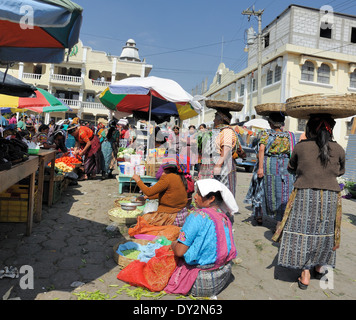 Women selling vegetables at Almolonga Market near Quetzaltenango in ...