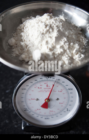 Red weighing scales with flour Stock Photo - Alamy