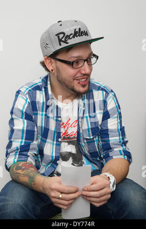 Rising DJ and Dubspot student Robbie Wilde "That Deaf DJ" talks about ...