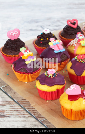 Chocolate muffins in colourful paper for party Stock Photo - Alamy