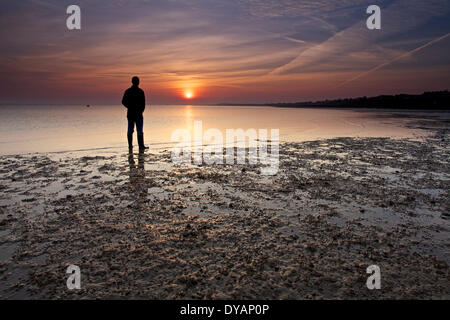 Whitstable, Kent, UK 12th April 2014: A colourful pre-dawn sunrise at ...