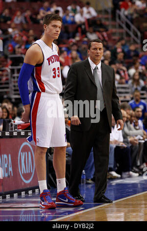 Detroit Pistons forward Jonas Jerebko (33) of Sweden drives on Phoenix ...