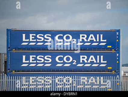 Tesco 'LESS CO2 RAIL' and Stobart Rail container wagons at speed. Scout ...