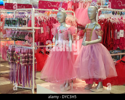 FAO Schwarz is a famous toy store located in 30 Rockefeller Center, New ...