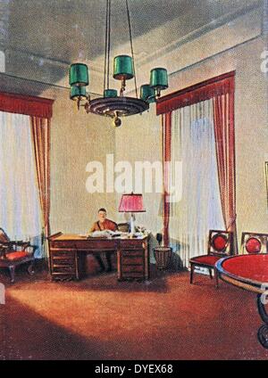 Hitler at his desk Stock Photo - Alamy