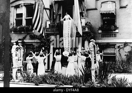 Alice Paul 1920. Celebrating the passage of the 19th Amendment to the U ...