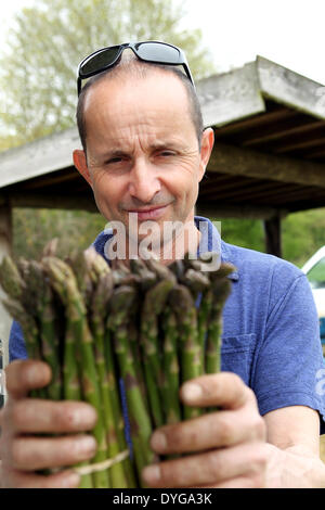 Oxford, UK, Thursday, 17th April 2014. (l-r) Ray Ockenden and Julie ...