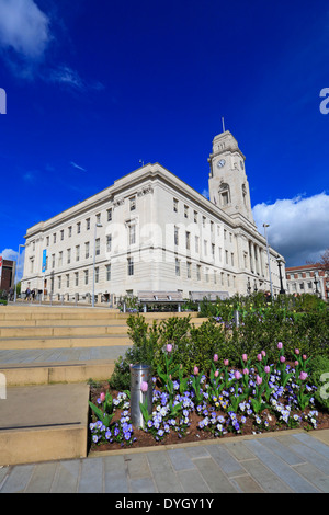 Barnsley Pals Centenary Square and Town Hall, Barnsley, South Yorkshire ...