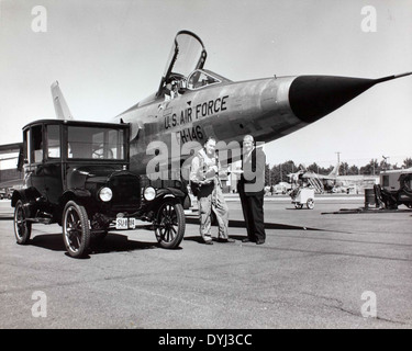 Lin Hendrix with Republic F-105 Stock Photo - Alamy