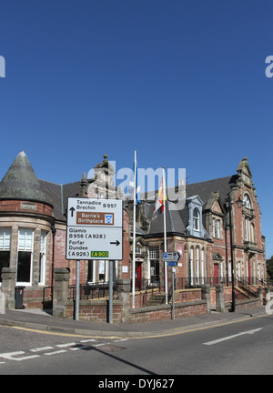 Exterior of Kirriemuir public library Scotland April 2014 Stock Photo ...