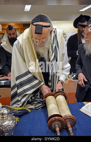 A blessing before Torah reading during weekday morning prayers at a ...