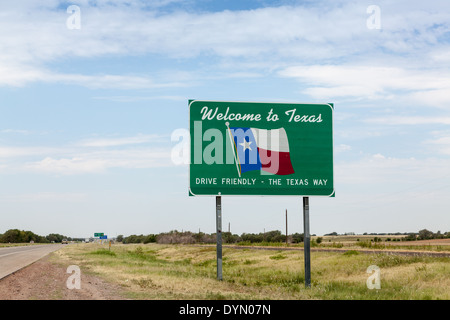 Texas state line sign at the state border Stock Photo: 78489722 - Alamy