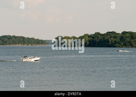 Boat on Old Hickory Lake near Nashville, Tennessee, USA Stock Photo - Alamy
