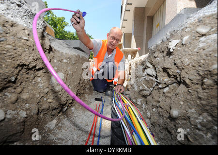 Laying of fiber optic cables Stock Photo - Alamy