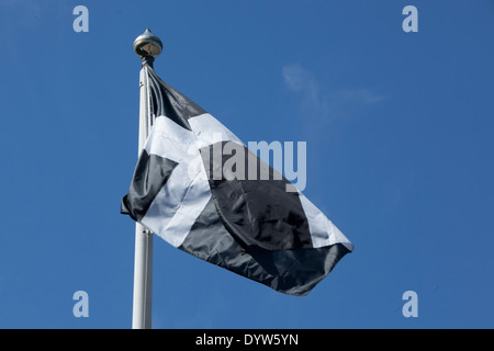 The flag of Cornwall flying in Lerryn Stock Photo - Alamy