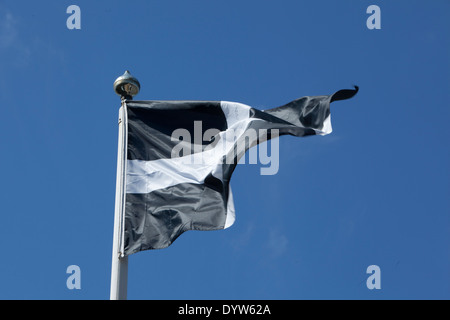 The flag of Cornwall flying in Lerryn Stock Photo - Alamy