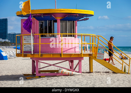 The lifeguard station, an art deco icon of the Bondi Beach front ...