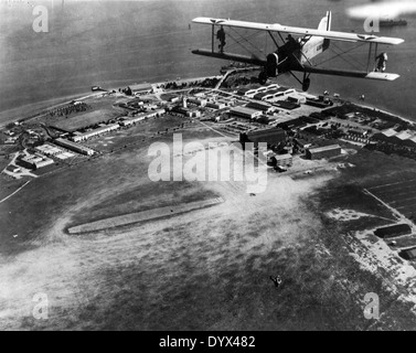 The Douglas DT-1 was a biplane torpedo bomber used by the U.S. Navy in ...