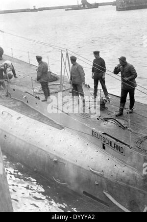 Crew of the merchant-submarine 'Deutschland', 1916 Stock Photo - Alamy