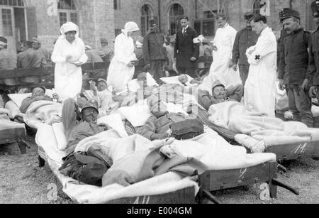 Red Cross nurses and doctors with wounded men during World War I first ...