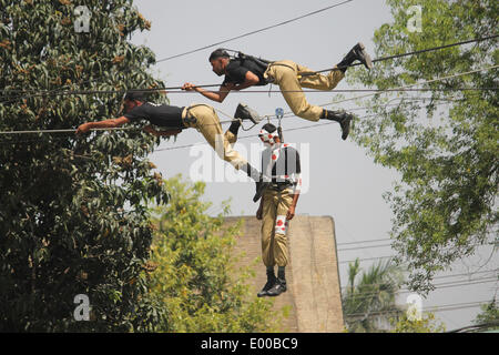 Lahore, Pakistan. 28th Apr, 2014. Pakistani (Punjab) Police commandos ...