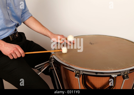 Timpani, damping the head, playing position. Technique Stock Photo - Alamy