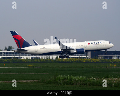 Delta Airlines flight N152DL, a Boeing 767 (MSN 24984), is seen landing ...